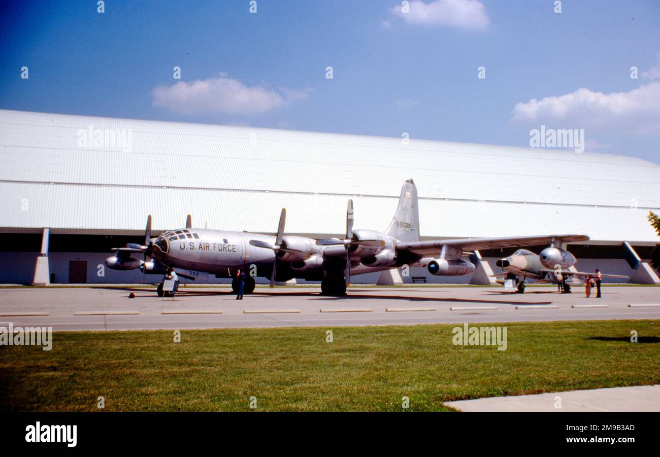 Aviation superfortress hi-res stock photography and images - Alamy