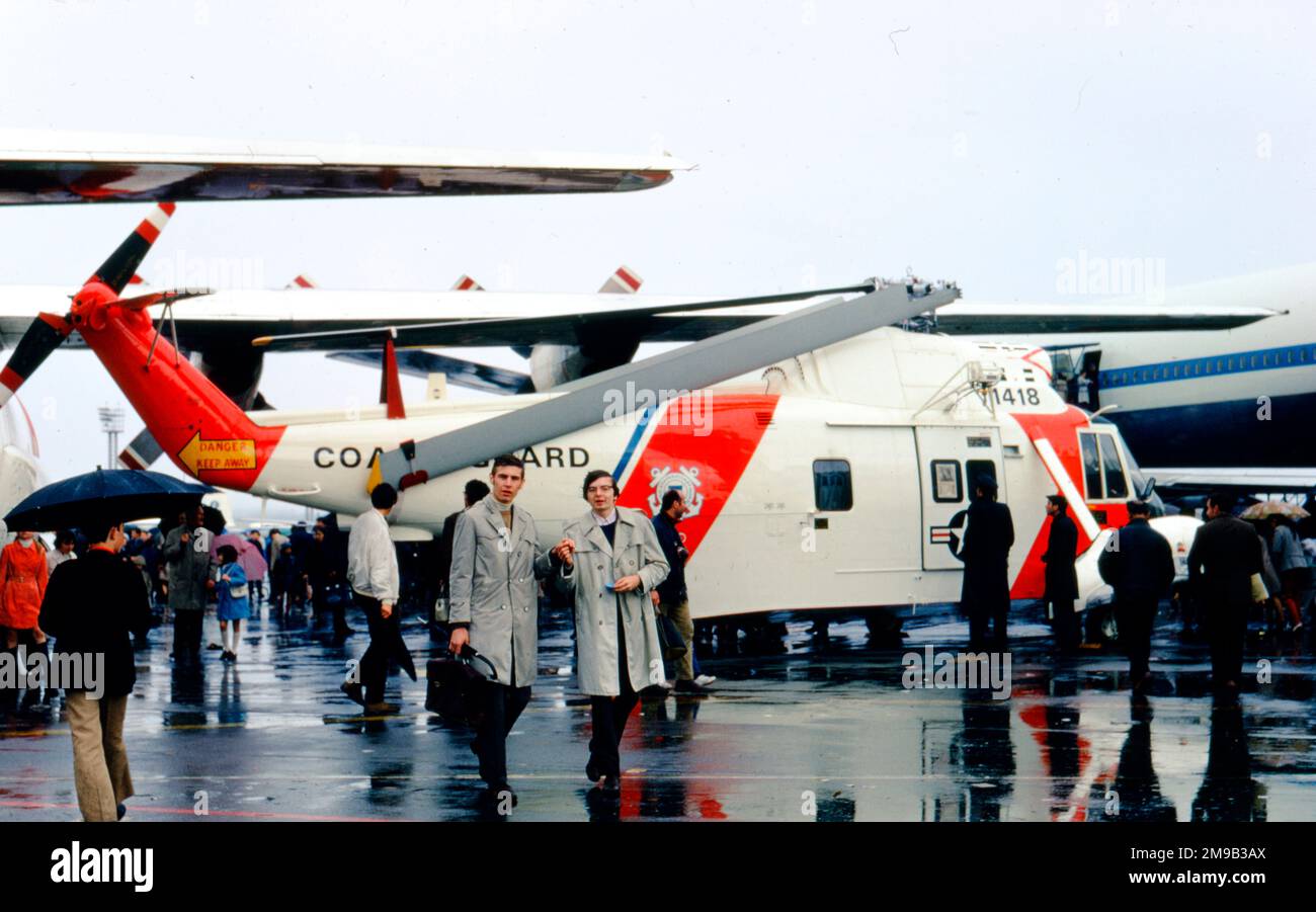 United States Coast Guard - Sikorsky HH-52A Sea Guard 1418 'Elizabeth ...