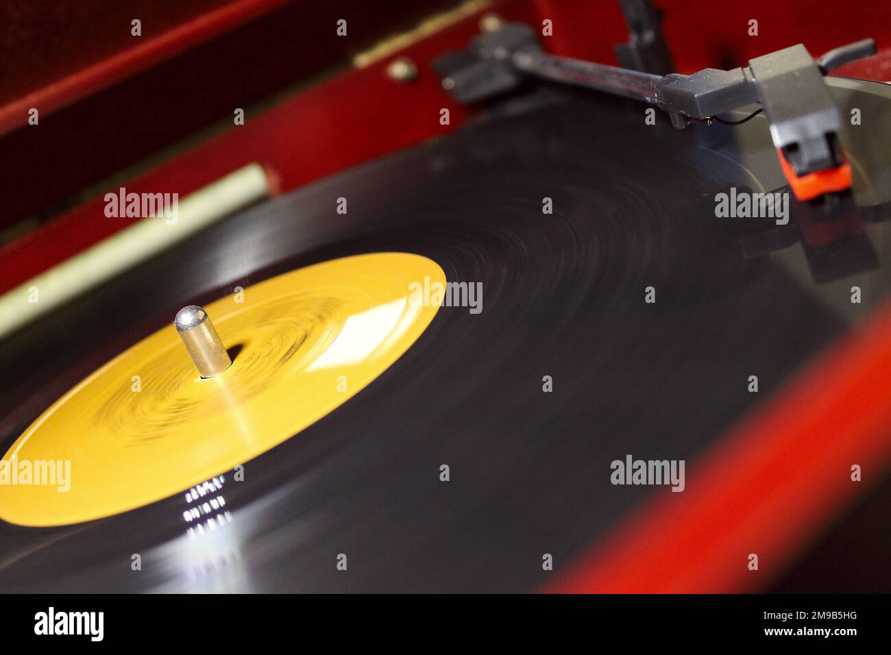 Vintage record player spinning hi-res stock photography and images - Alamy