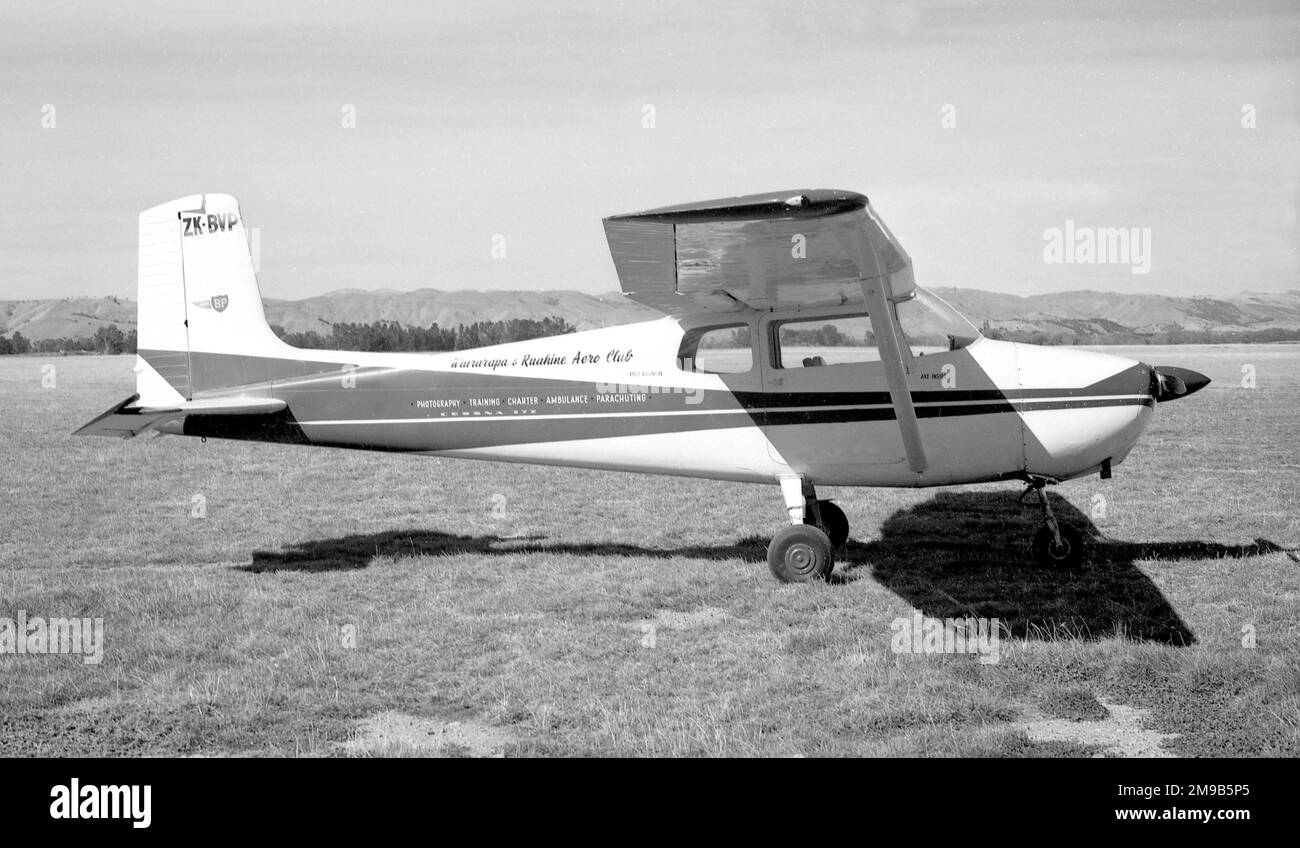 Cessna 172 Black and White Stock Photos & Images - Alamy