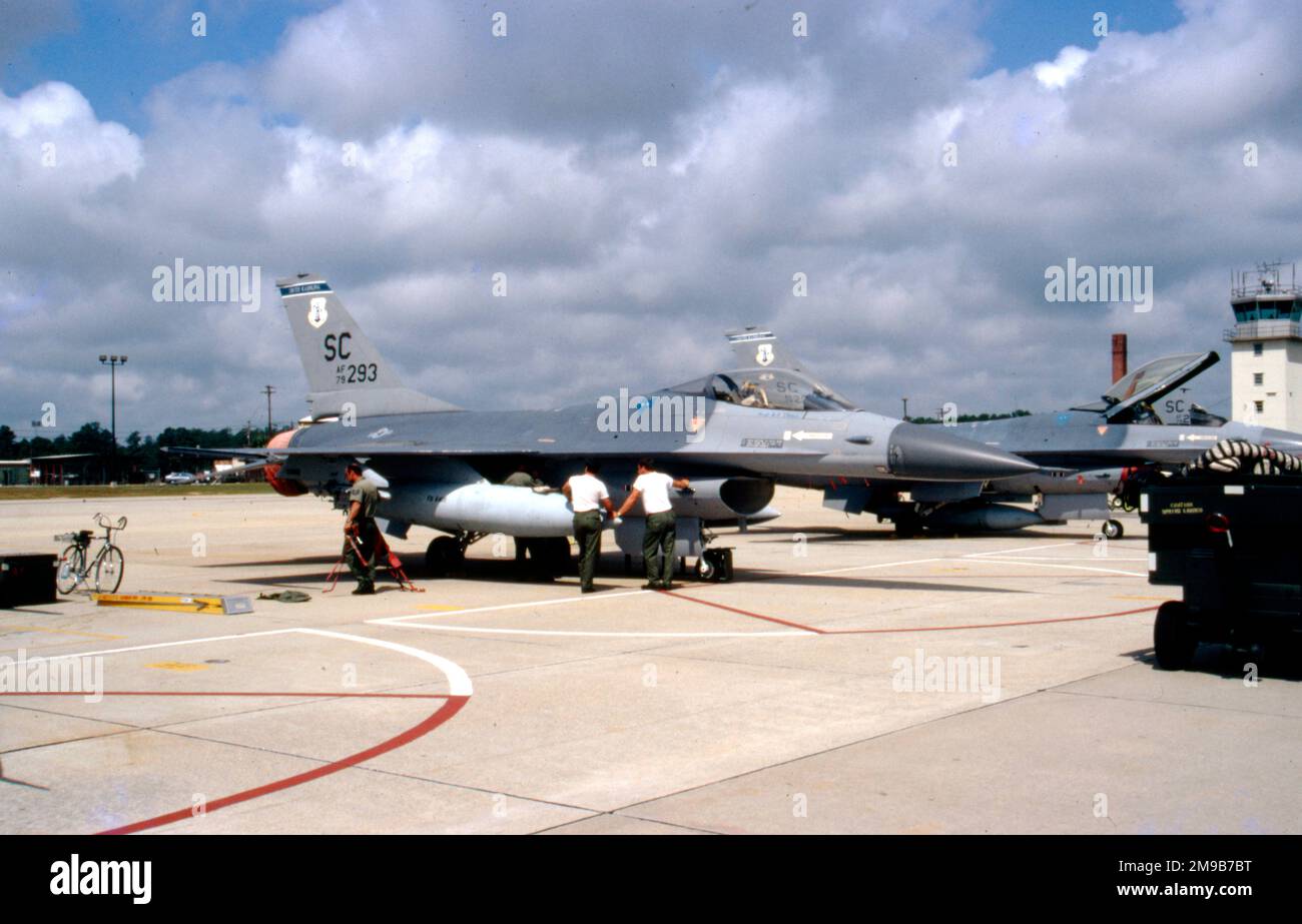 United States Air Force (USAF) - General Dynamics F-16A Block 10 ...