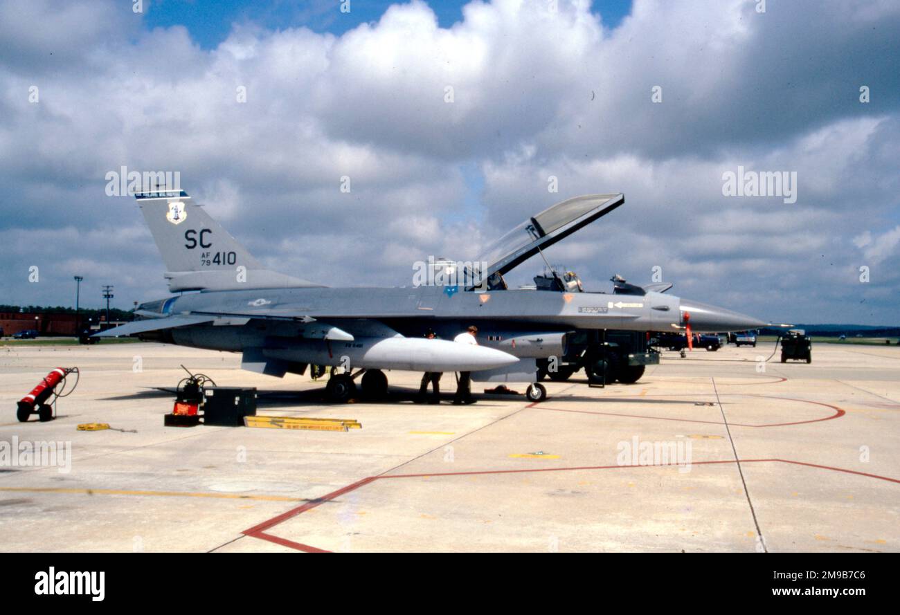 United States Air Force (USAF) - General Dynamics F-16B Block 5 ...