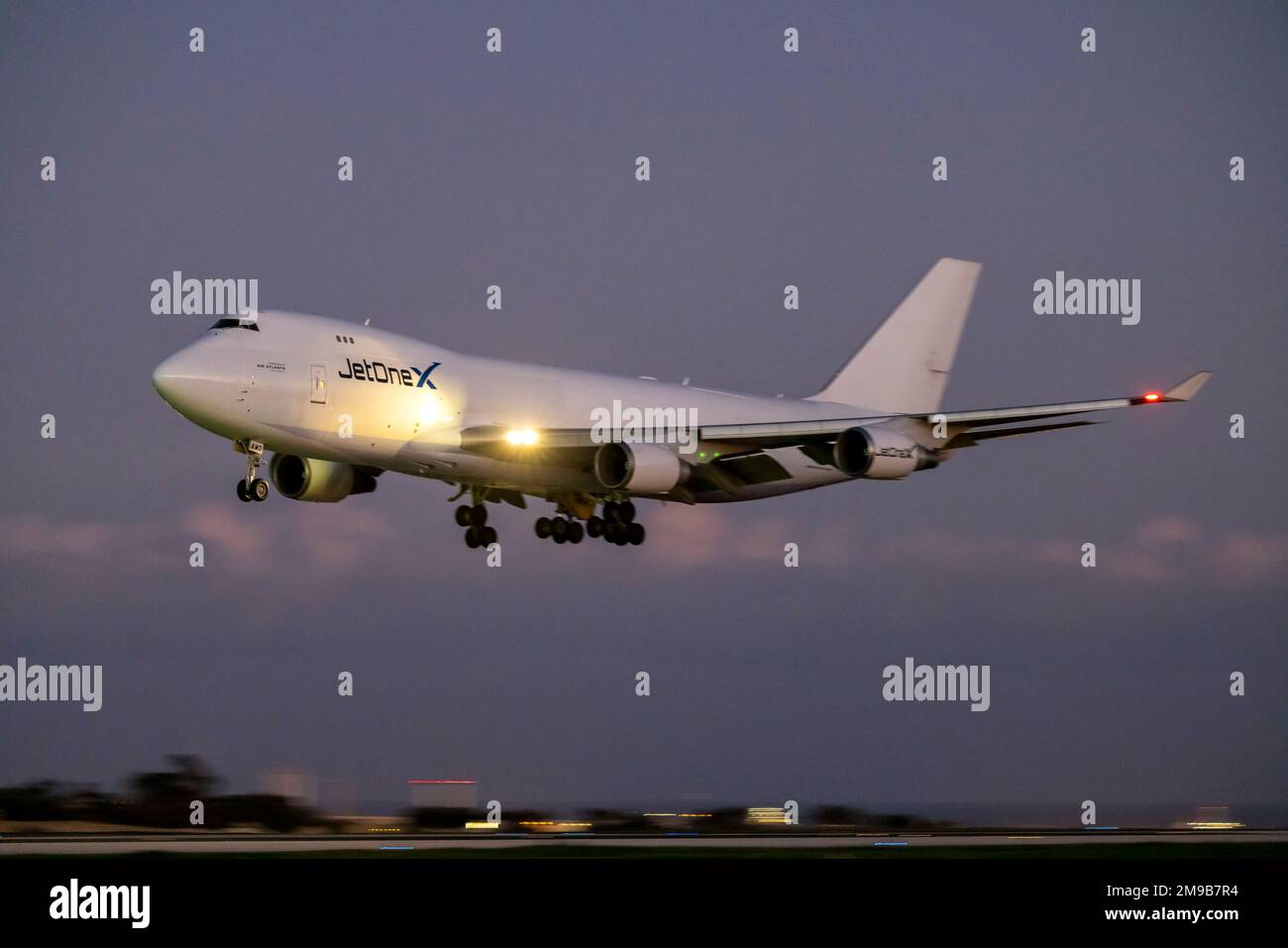 JetOneX (Air Atlanta Icelandic) Boeing 747-409F-SCD (REG: TF-AMD ...