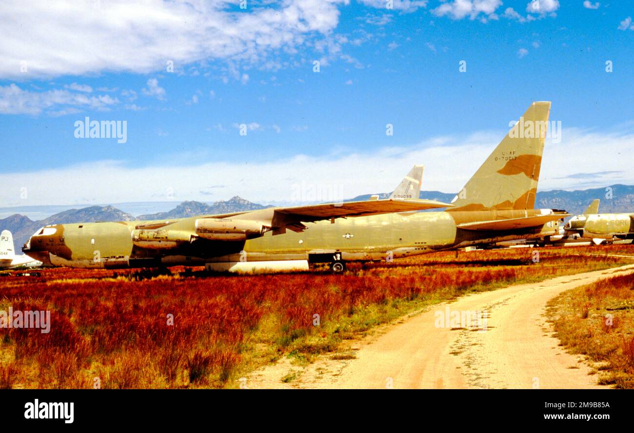 Boeing b 52e stratofortress hi-res stock photography and images - Alamy