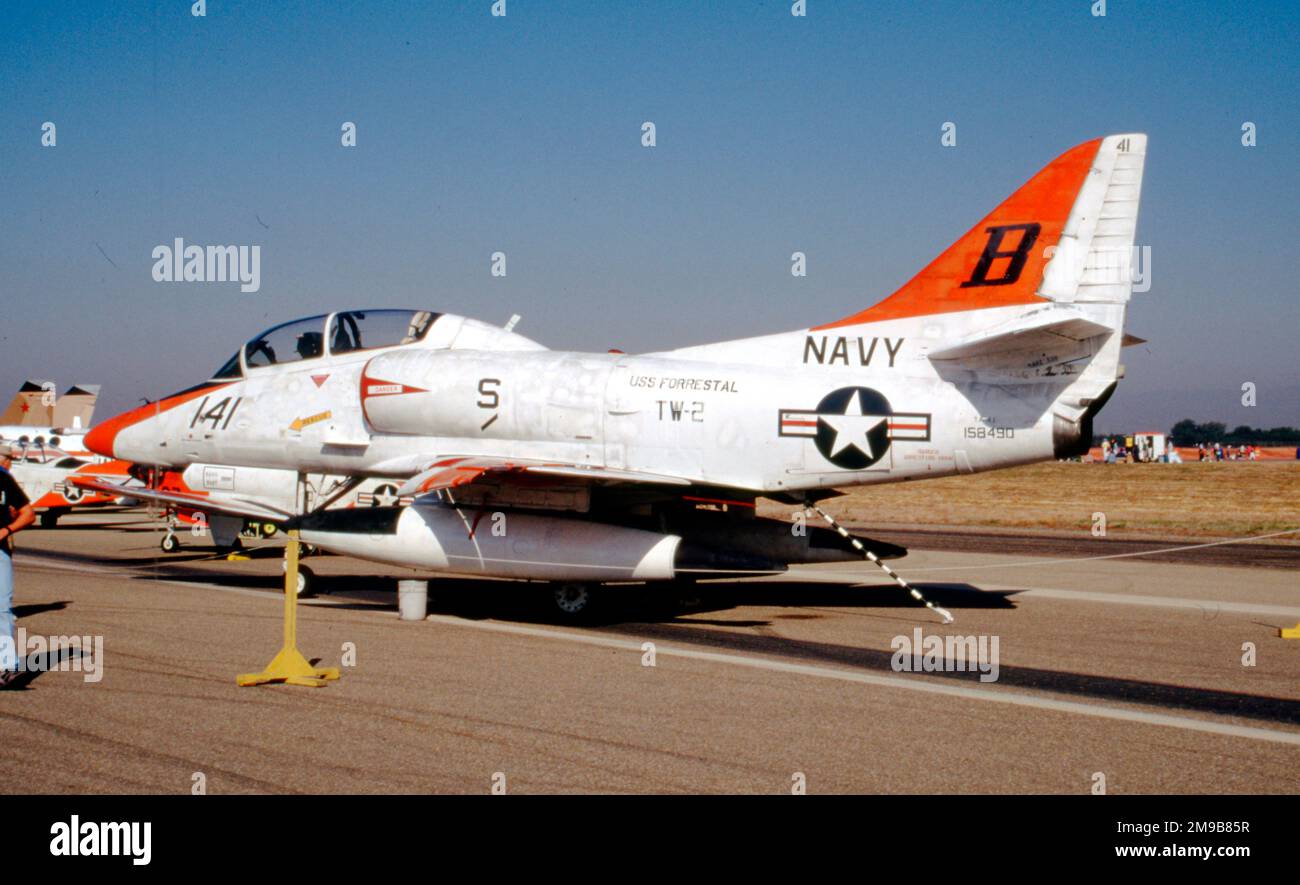 United States Navy (USN) - Douglas TA-4J Skyhawk 158490 (MSN 14295 ...