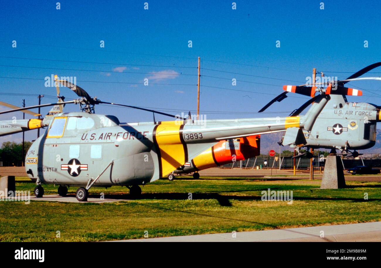 Sikorsky UH-19A Chickasaw 52-7587 (MSN 55734), on display at Air Park ...