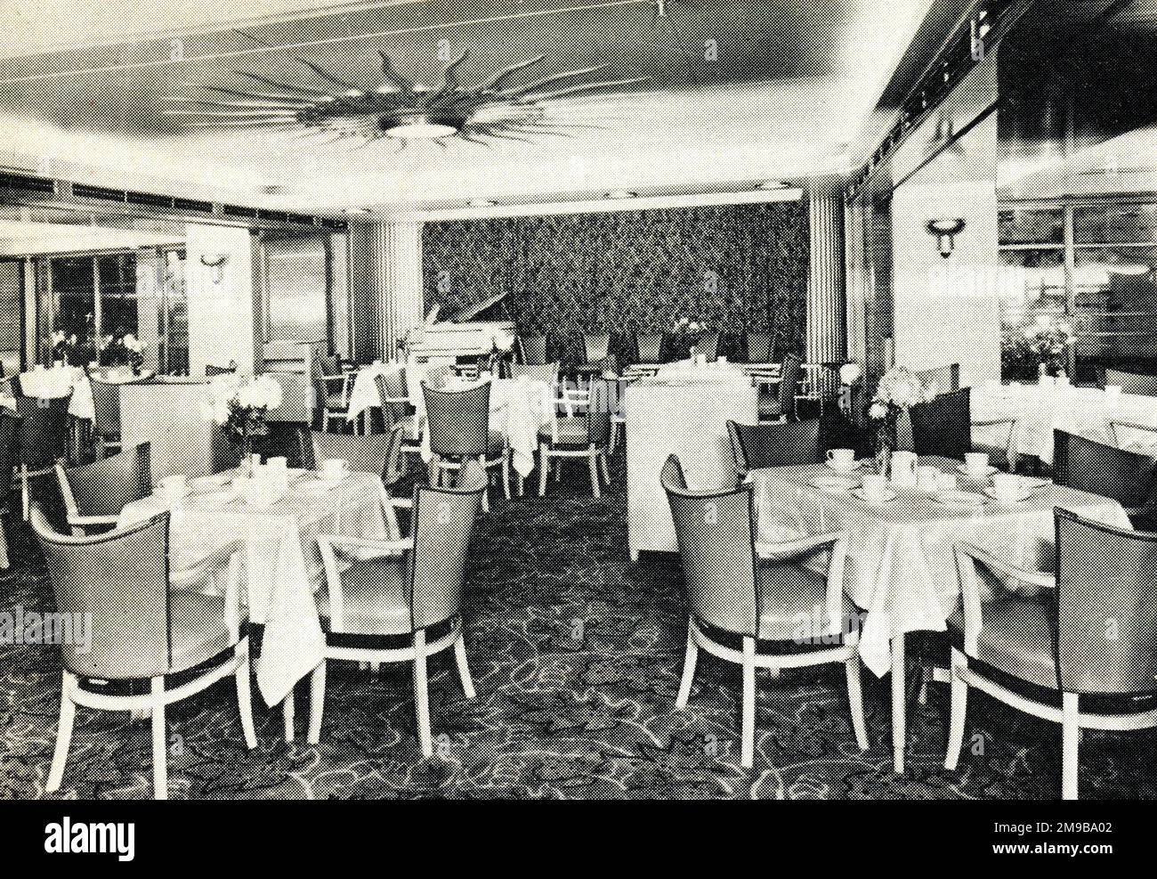RMS Caronia, Veranda Cafe, January 1949 Stock Photo - Alamy