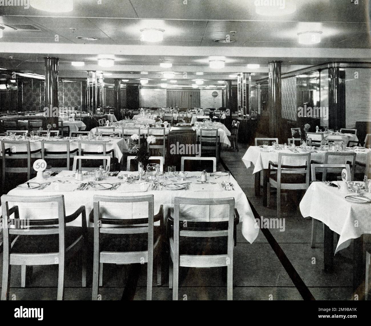 RMS Queen Elizabeth, Restaurant, January 1949 Stock Photo - Alamy