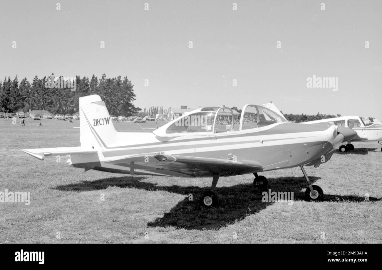 AESL Airtourer Super 150 ZK-CYW (msn A523 Stock Photo - Alamy