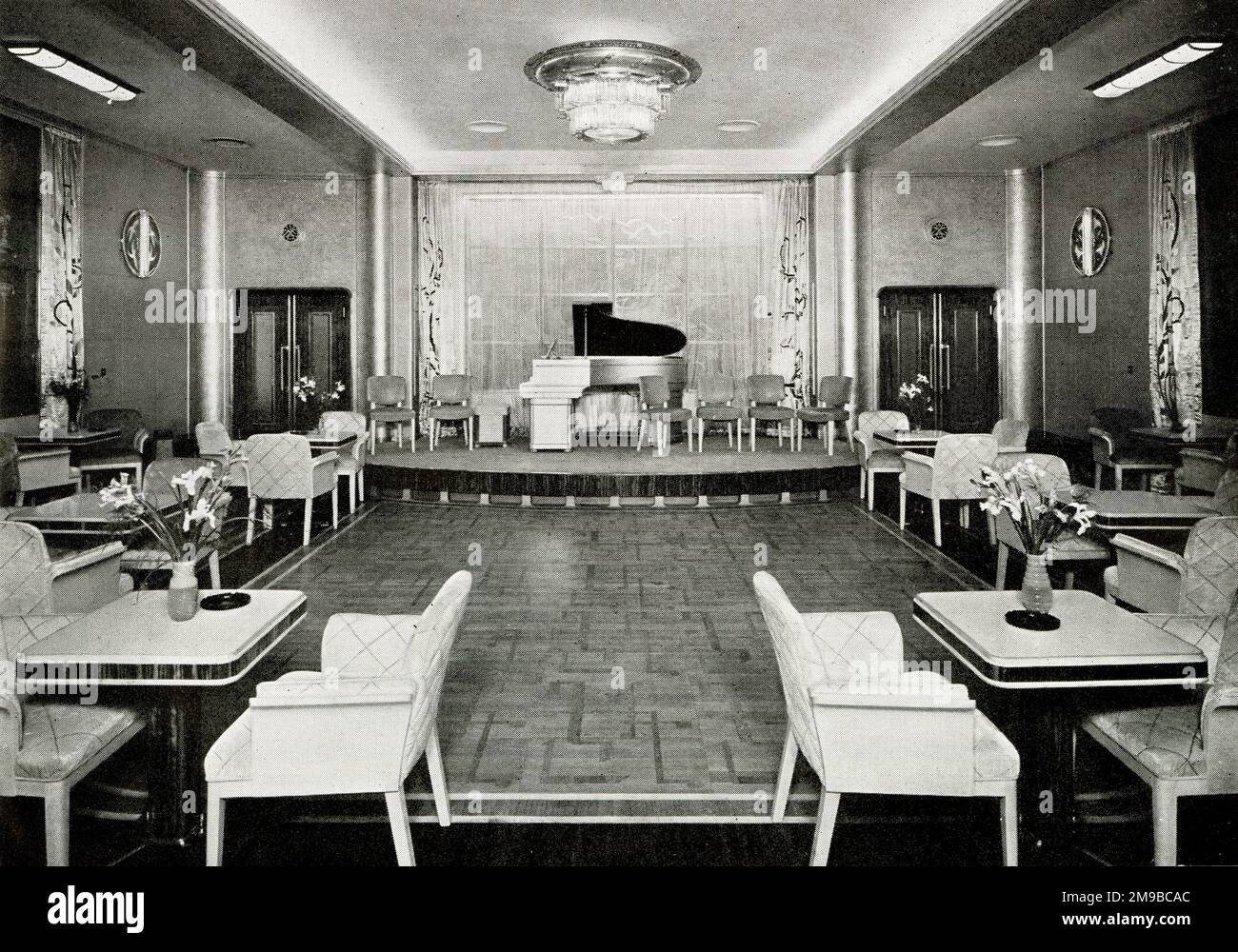 Deck rms queen mary hi-res stock photography and images - Alamy