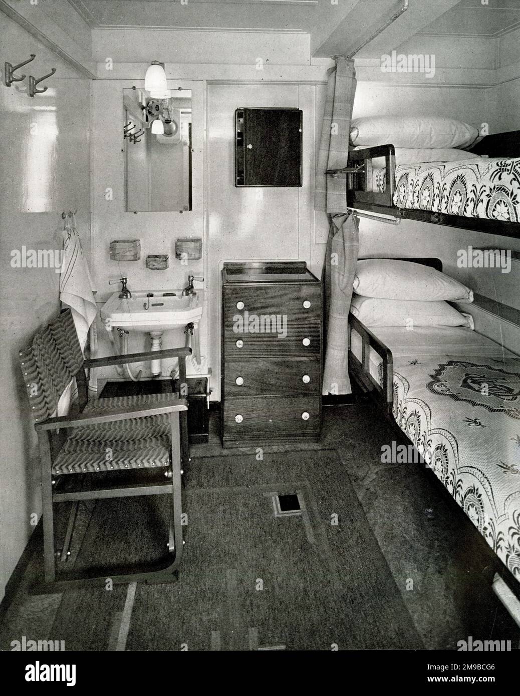 Rms queen mary 1930s hi-res stock photography and images - Alamy