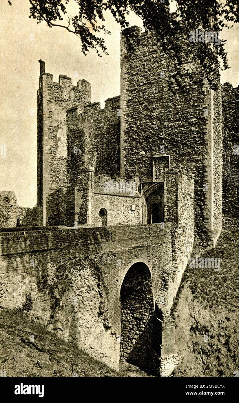 Framlingham castle entrance hi-res stock photography and images - Alamy