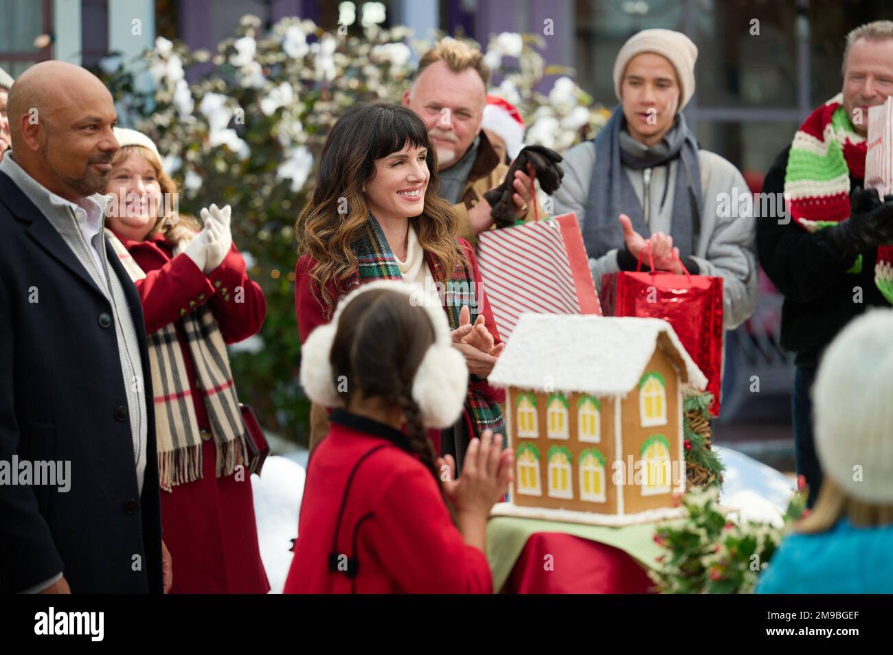 WHEN I THINK OF CHRISTMAS, Daniel Bacon (left), Shenae Grimes-Beech ...