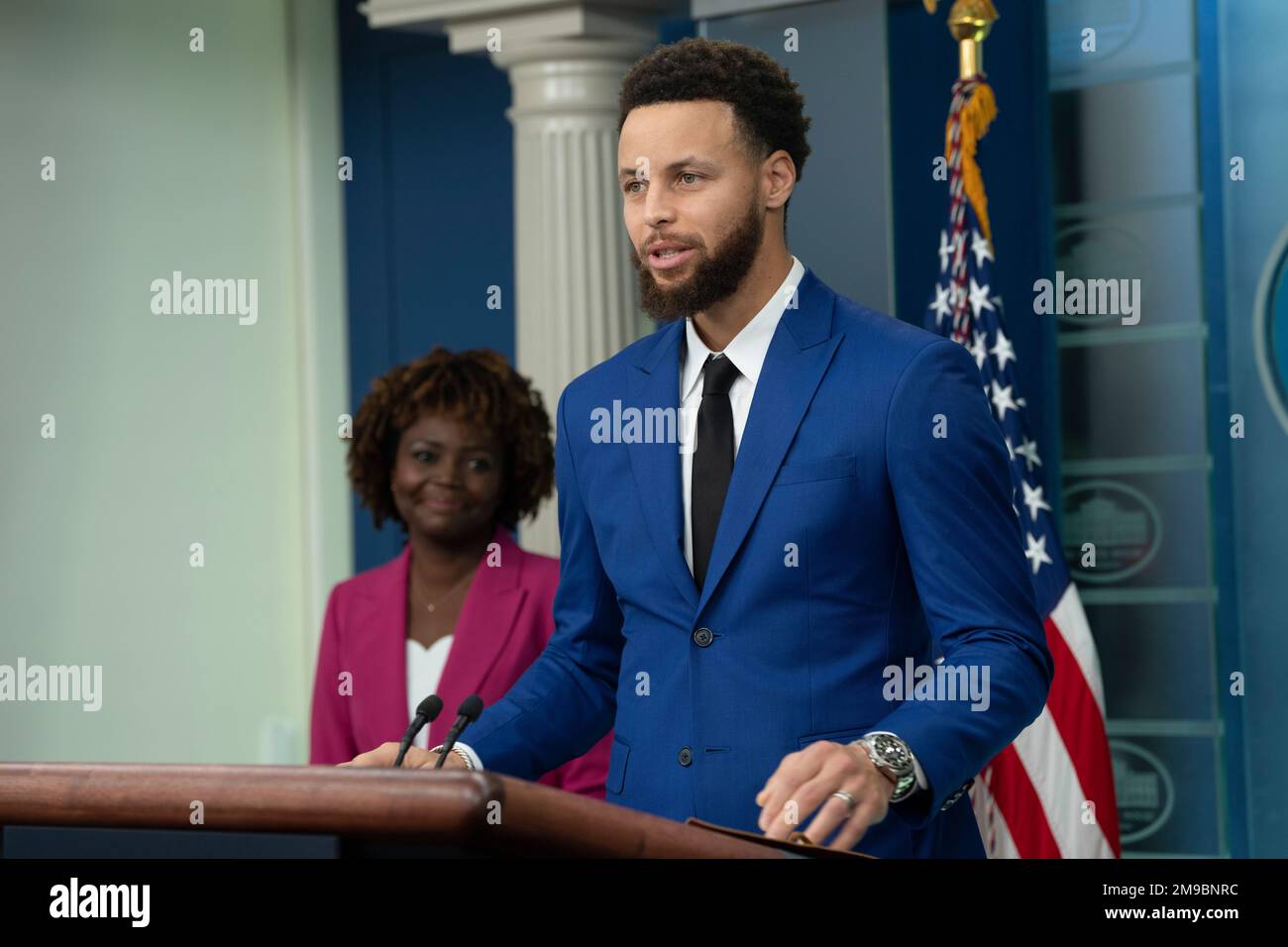 Golden State Warriors point guard Stephen Curry makes a statement ...