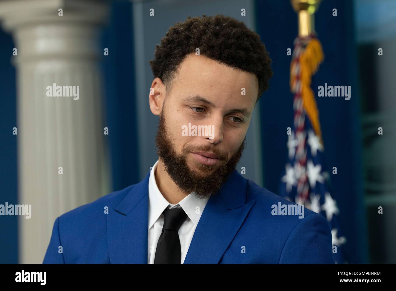 Golden State Warriors point guard Stephen Curry makes a statement ...