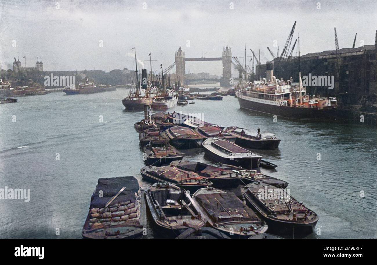 The tower of london and barges on the thames hi-res stock photography and images - Alamy