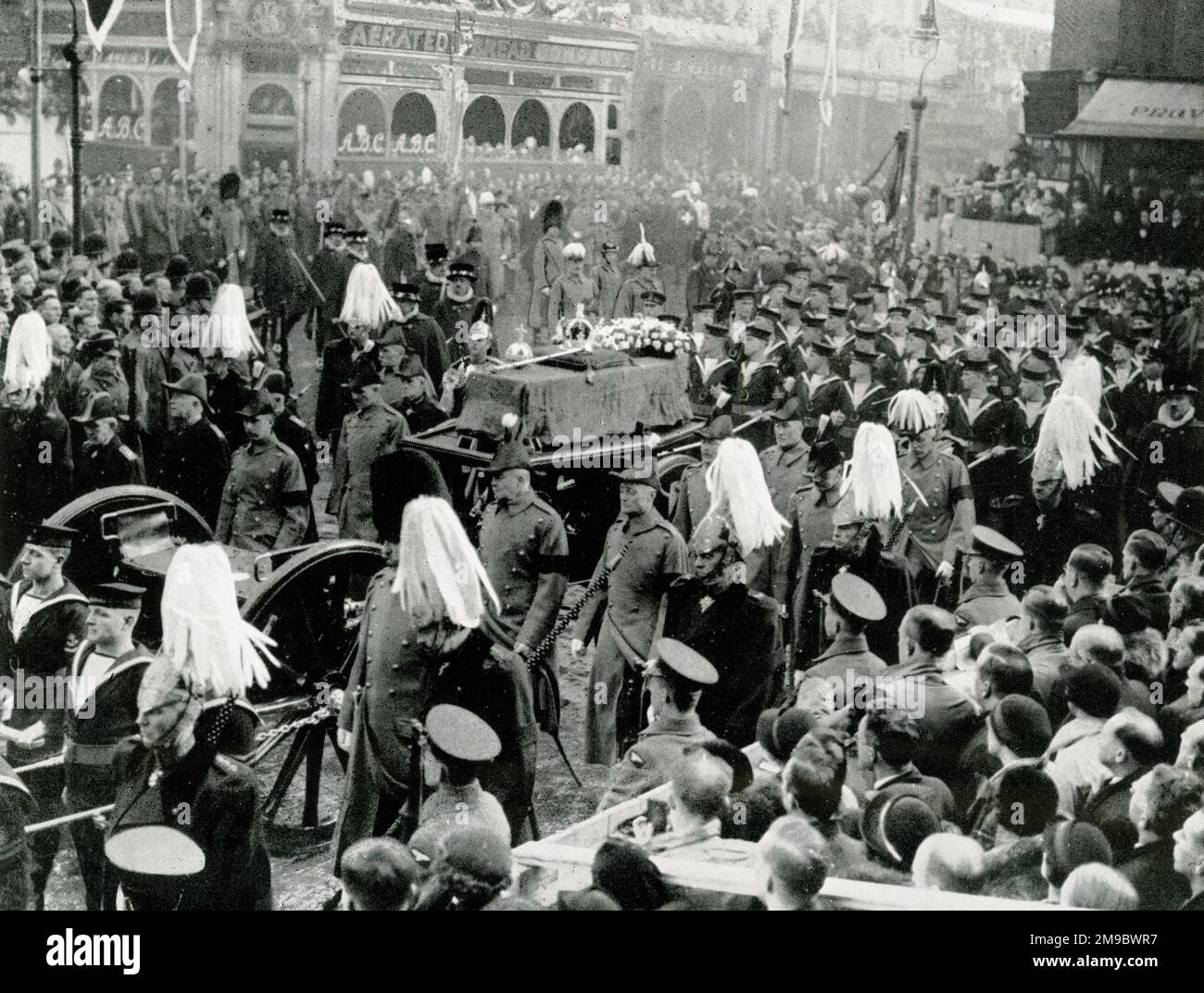 Funeral procession, approach road to Paddington Station, Funeral of ...