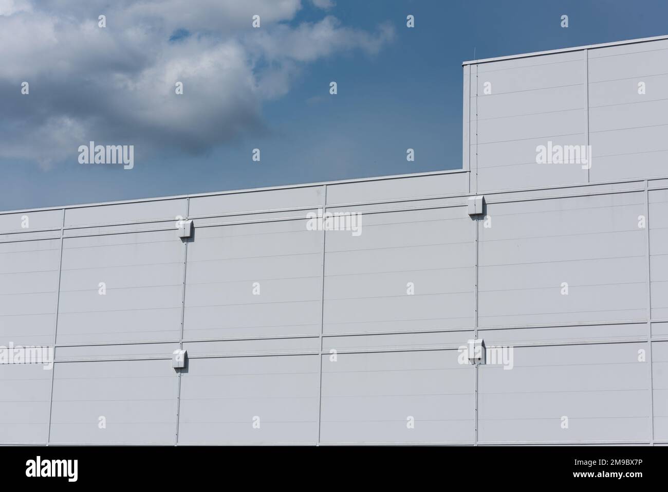 Wall of a white warehouse Stock Photo - Alamy