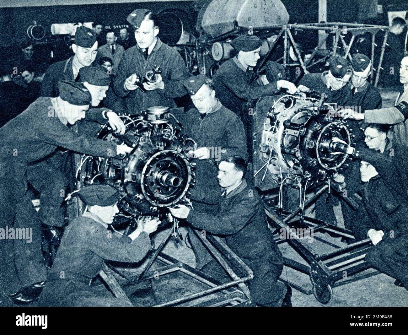 RAF recruits undergoing mechanical training Stock Photo - Alamy