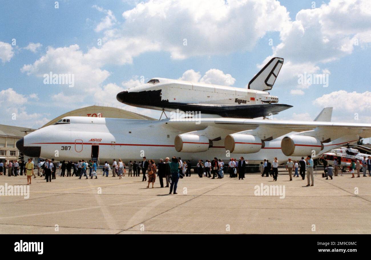 An antonov an 225 mriya aircraft hi-res stock photography and images ...