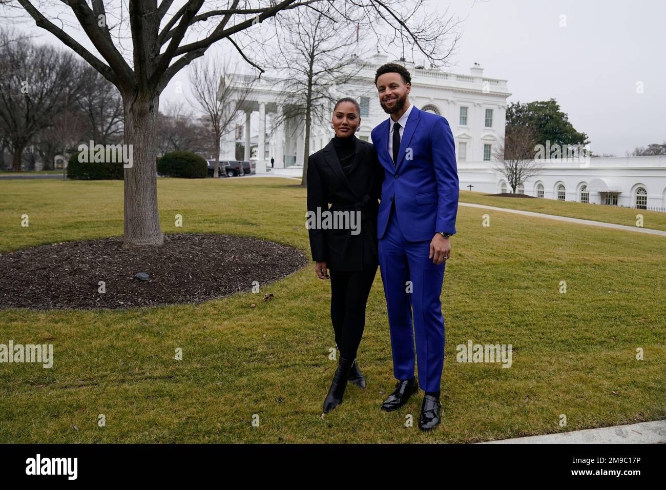 Golden State Warriors Stephen Curry and his wife Ayesha Curry pose for ...