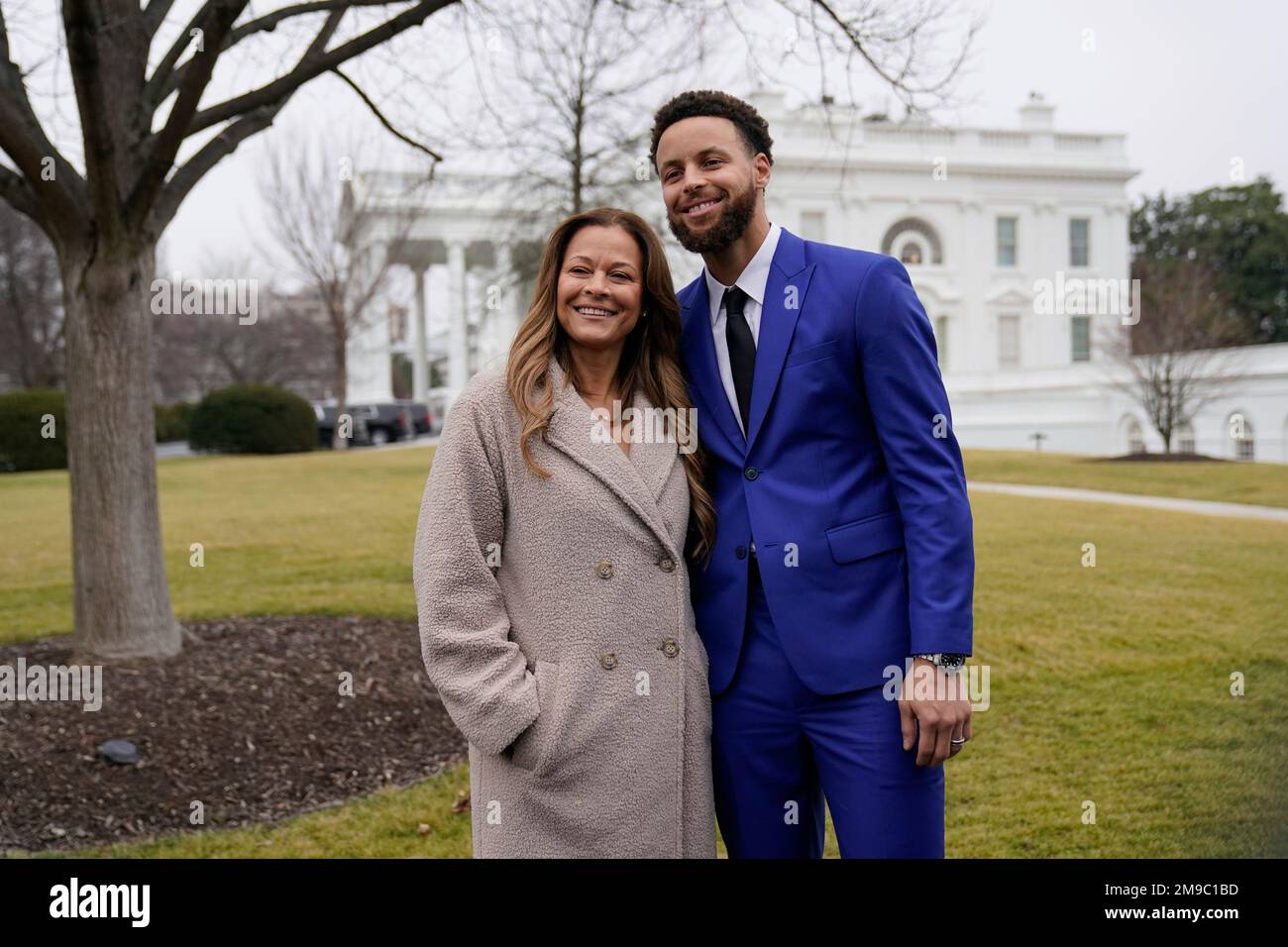 Golden State Warriors Stephen Curry and his mom Sonya Curry pose for ...