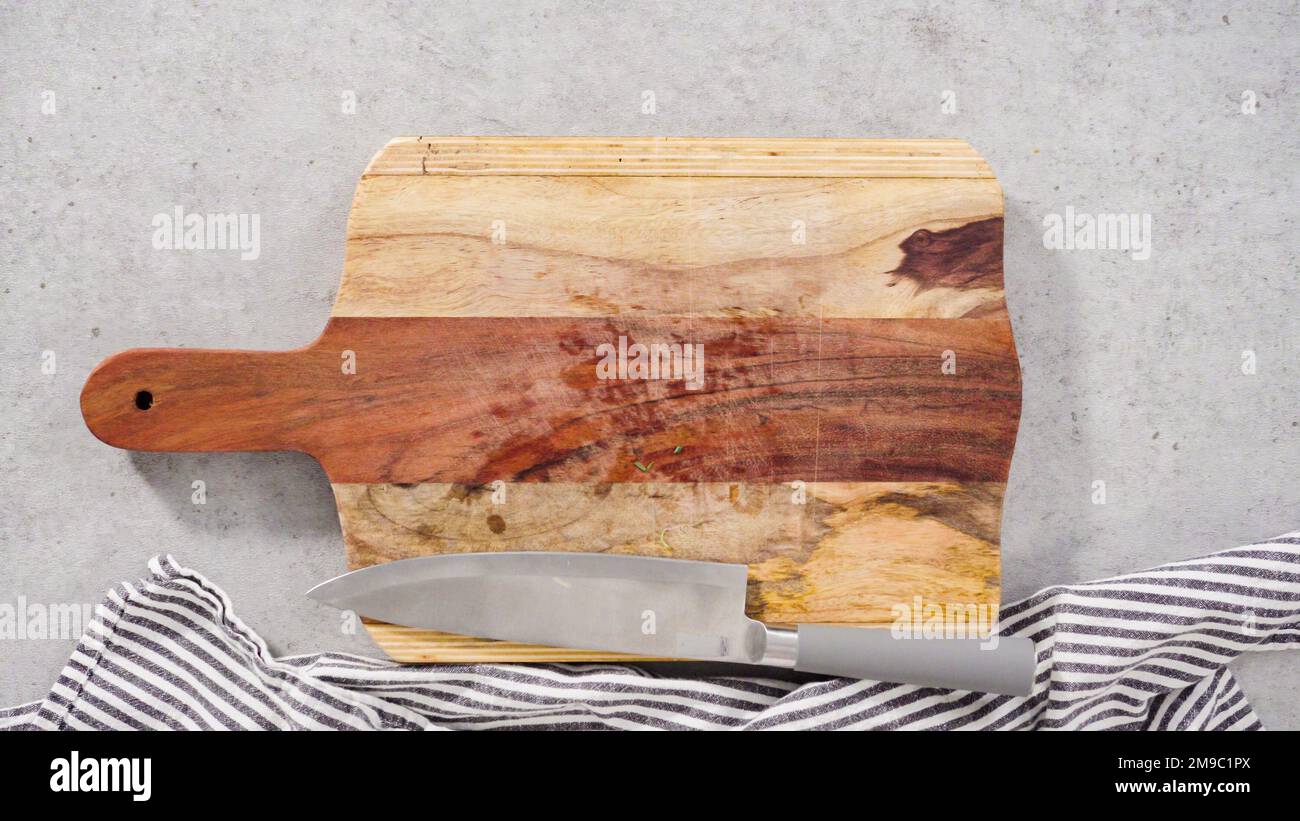Rustic wood cutting board on the kitchen counter Stock Photo - Alamy