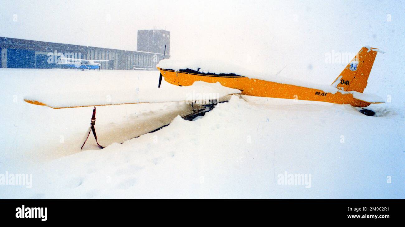 United States Air Force - Schweizer TG-7A 82-0041 - N27AF (msn 7, model ...