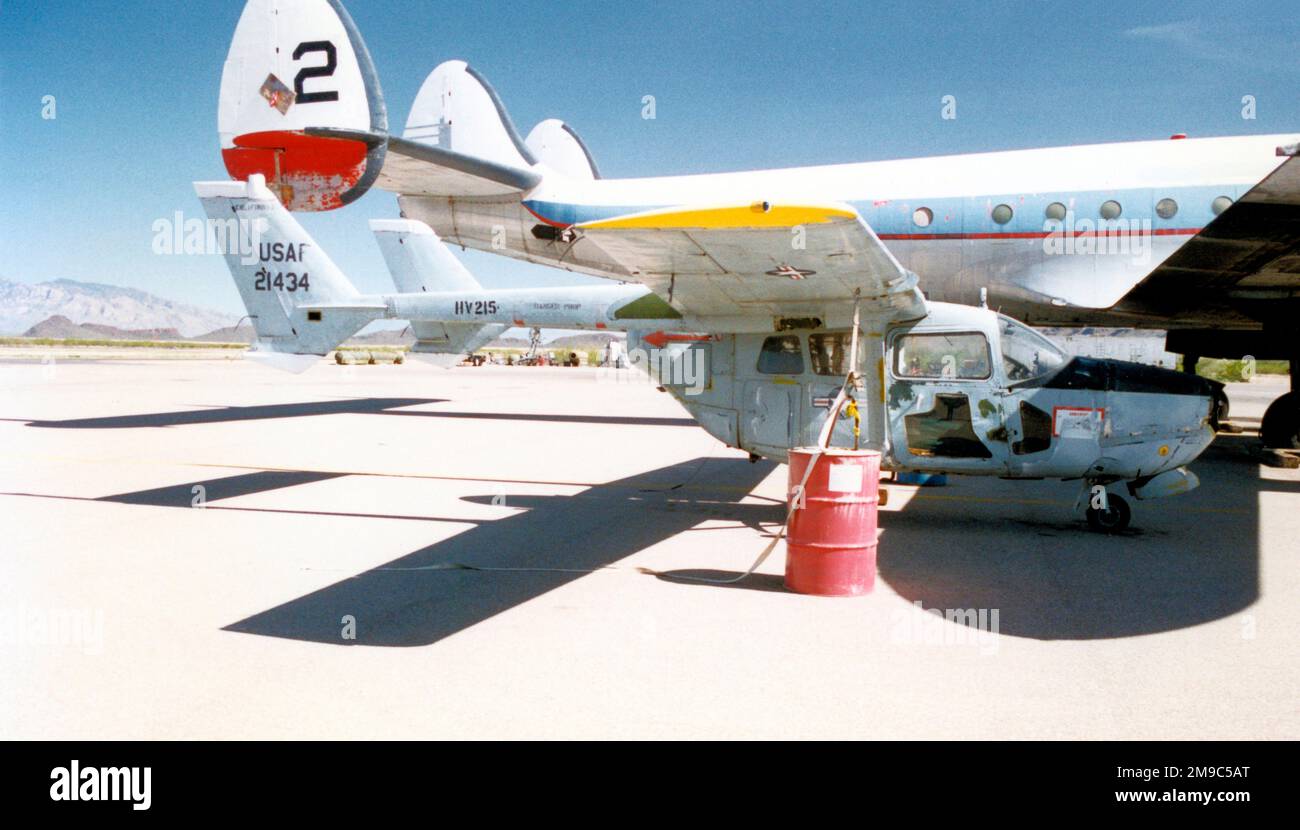 Cessna o 2a super skymaster hi-res stock photography and images - Alamy