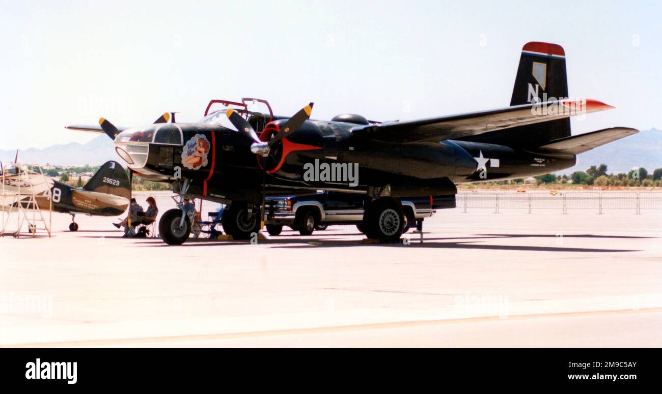 Douglas A-26C-2-DL Invader N9682C / 41-39230 'Vegas Vixen' (msn 6943 ...