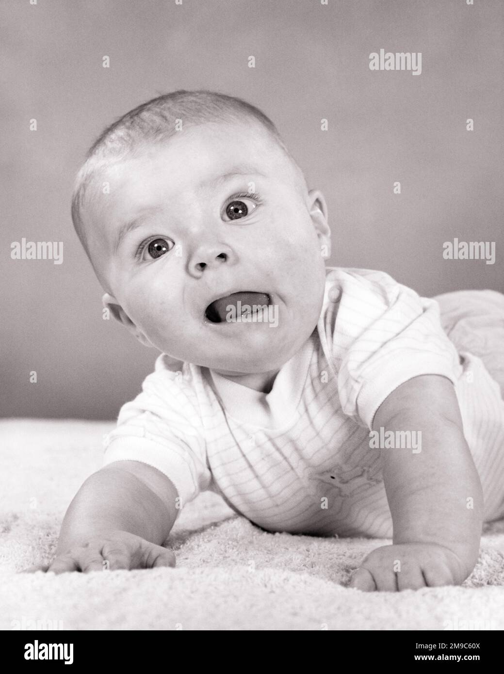 1950s YOUNG BABY MAKING FUNNY STARTLED SURPRISED MOUTH OPEN FACIAL ...