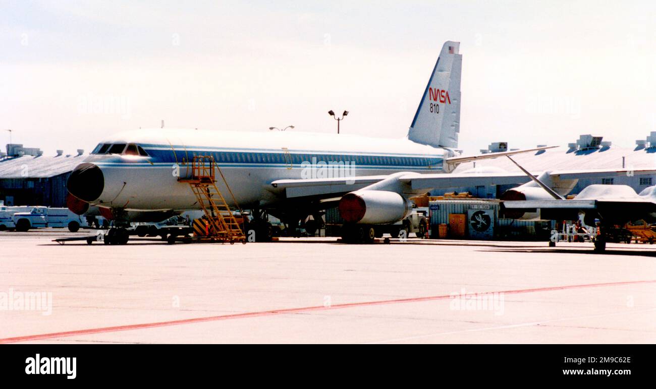 Convair cv 990 hi-res stock photography and images - Alamy