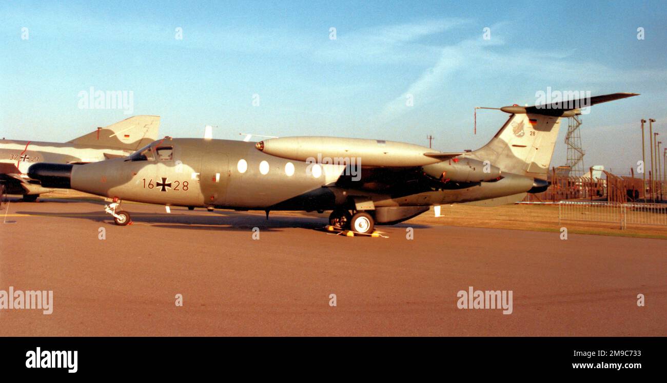 Luftwaffe - MBB HFB-320 Hansa Jet ECM 16+28 (msn 1038), of JBG-32 Stock ...