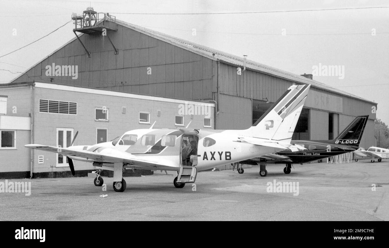 Piper PA-31 Navajo G-AXYB (msn 31-641 Stock Photo - Alamy