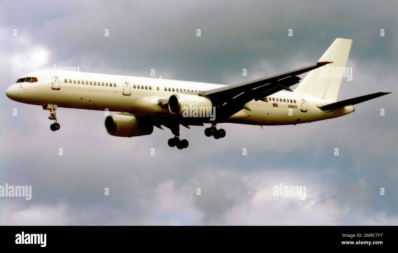 Boeing c 32a hi-res stock photography and images - Alamy