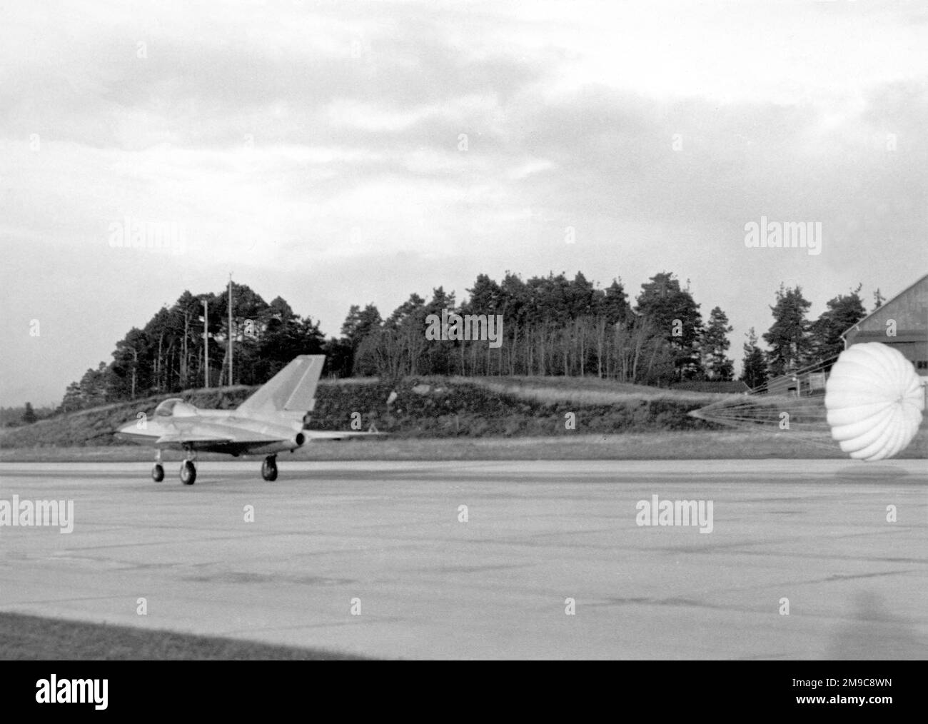 SAAB 210A 'L'il Draken', streaming its brake / anti-spin parachute on ...