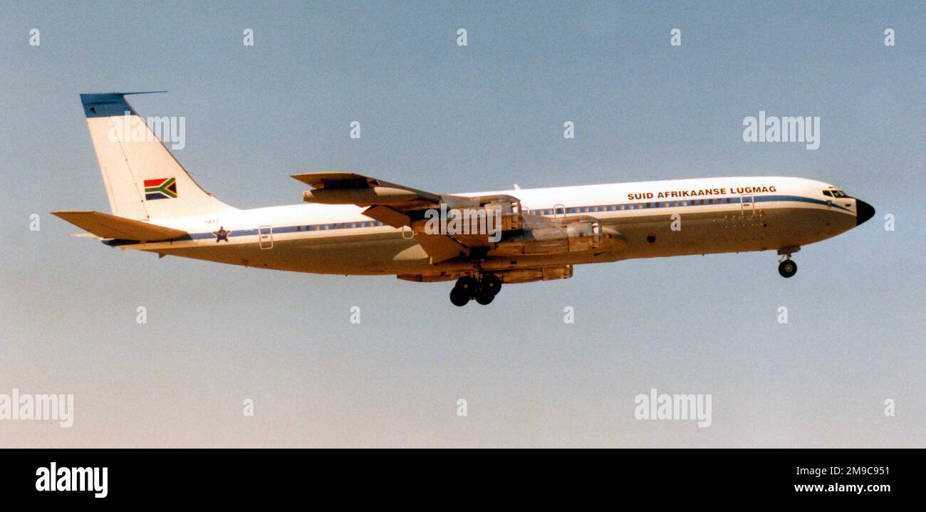 South African Air Force - Boeing 707-328C 1417 (msn 19723 - 665), at ...