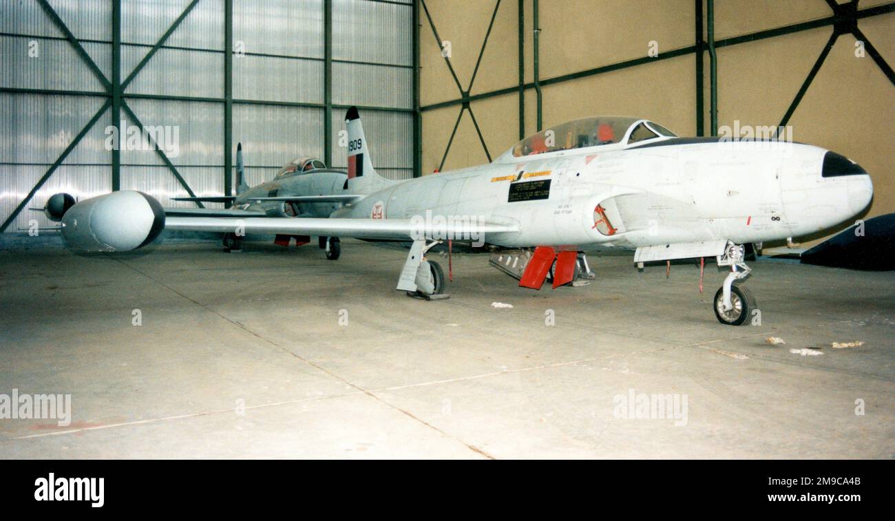 At 33a shooting star hi-res stock photography and images - Alamy