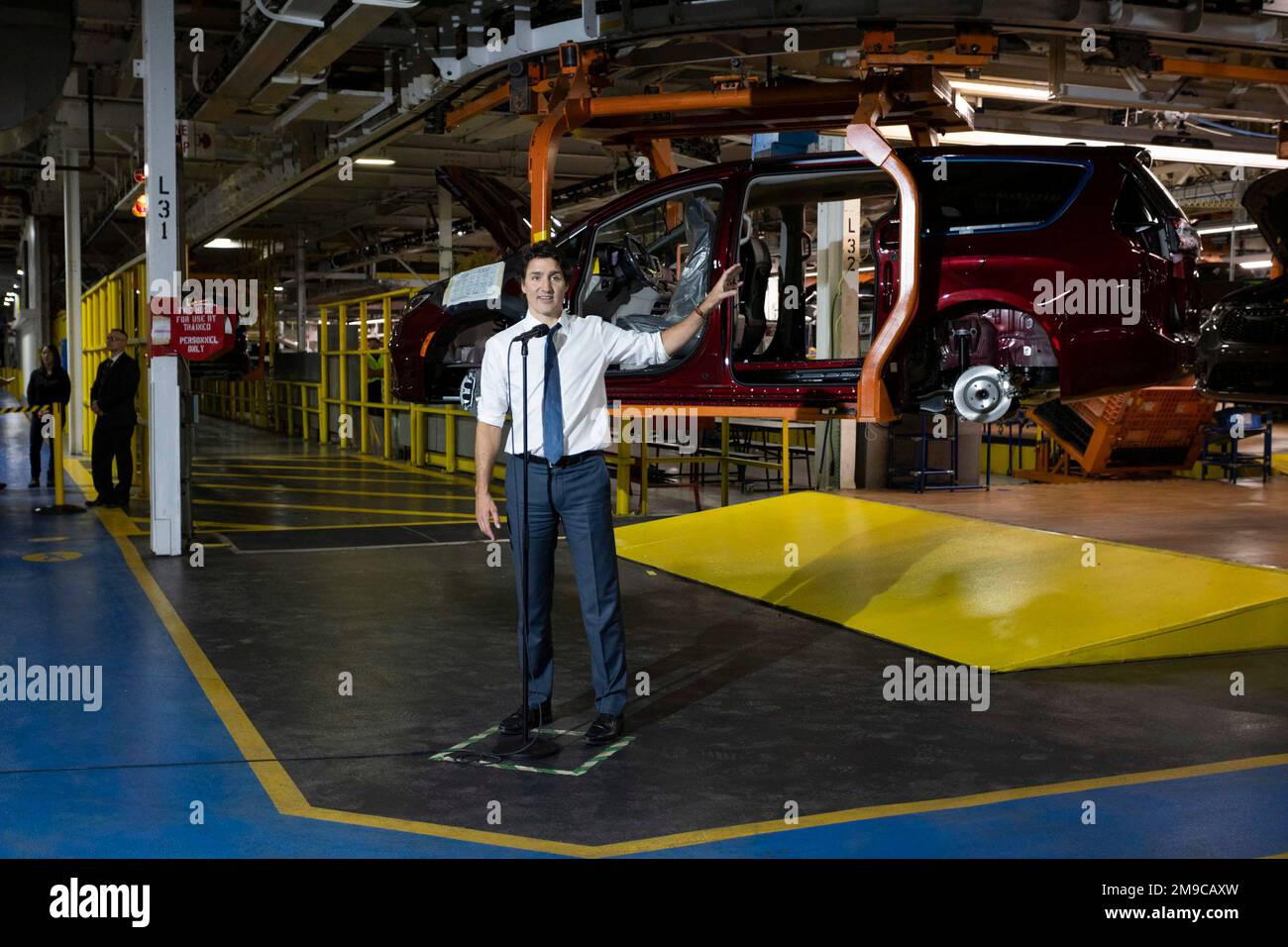 Prime Minister Justin Trudeau tours the Stellantis Windsor (Chrysler ...