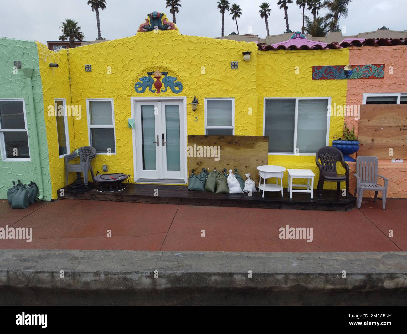 Sandbag houses hi-res stock photography and images - Alamy