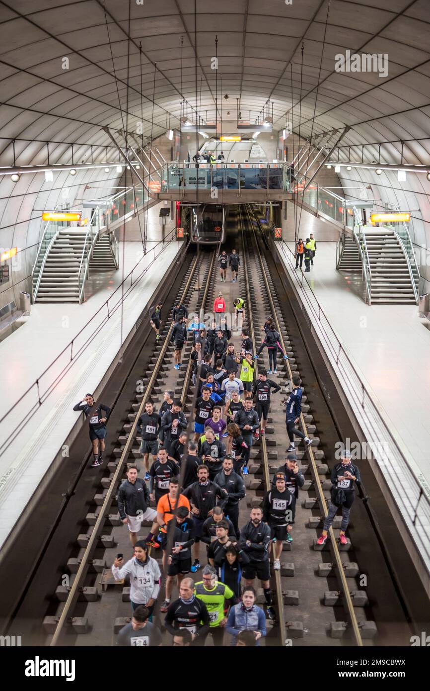 Runners running in a race in the Bilbao subway Stock Photo - Alamy