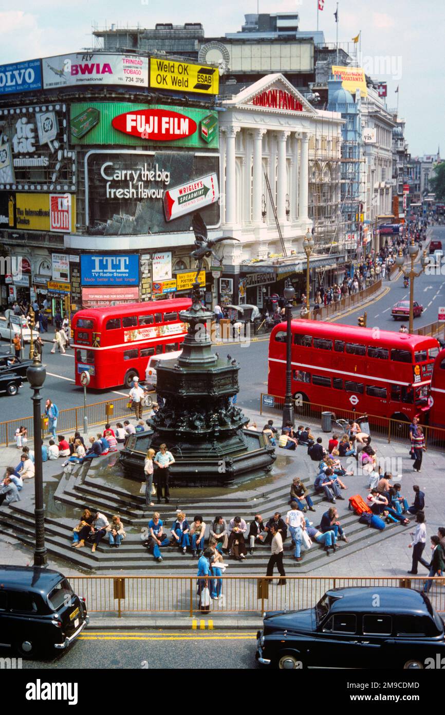 1970s PICADILLY CIRCUS ROAD JUNCTION & PUBLIC SPACE IN LONDON’S WEST ...
