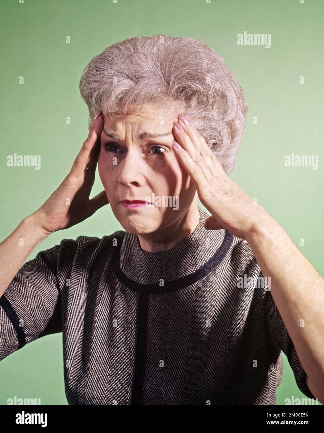 Poor woman 1950s hi-res stock photography and images - Alamy