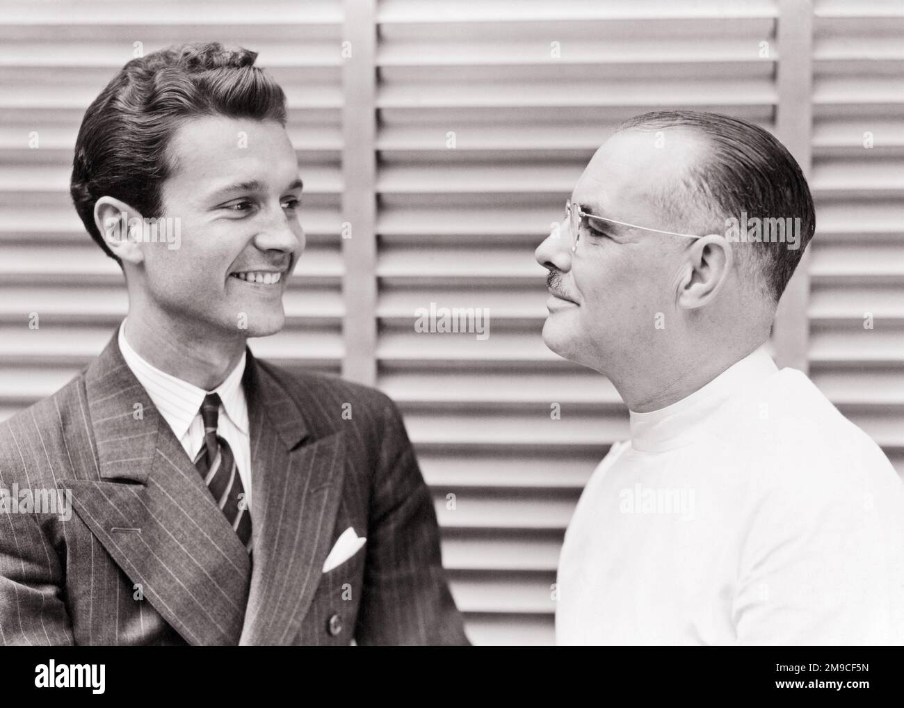 1940s doctors talking patient hi-res stock photography and images - Alamy