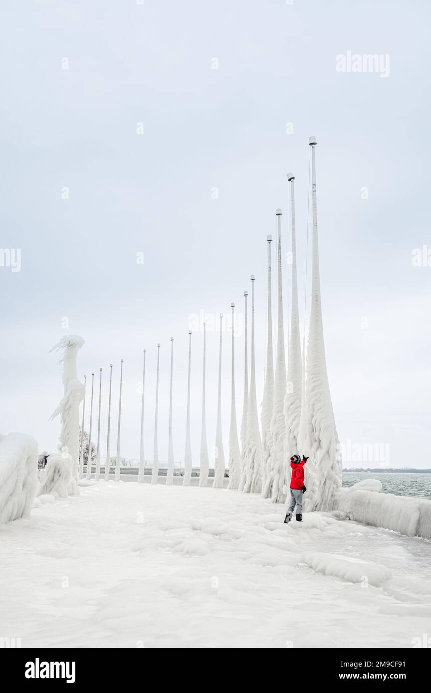 Child touching ice hi-res stock photography and images - Alamy