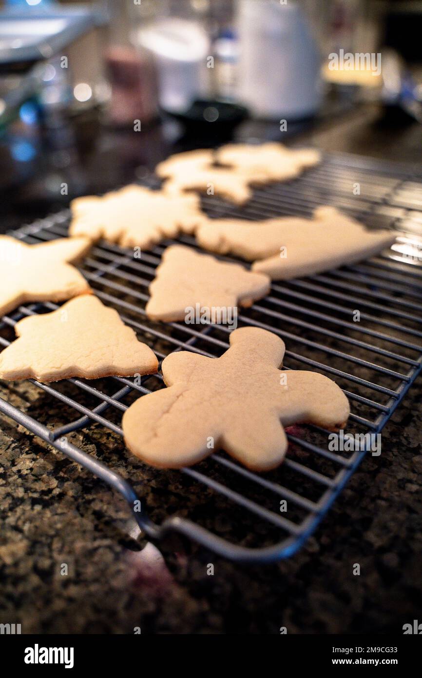 Cookies cooling on rack hi-res stock photography and images - Alamy