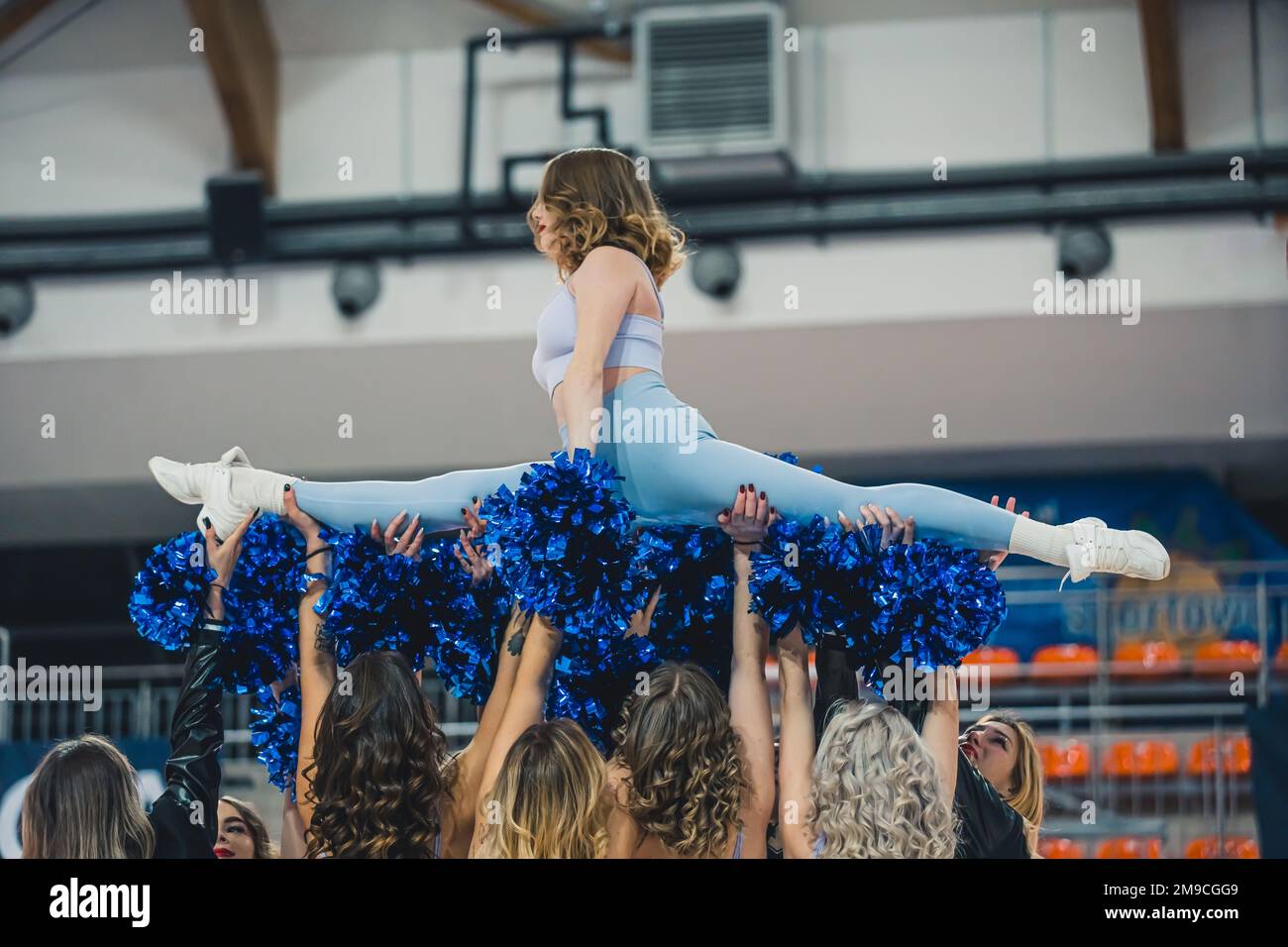 High school cheerleader group hi-res stock photography and images - Alamy