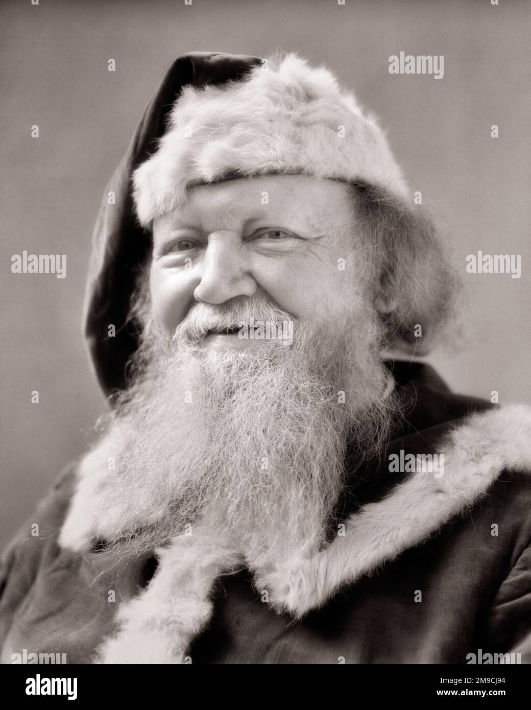 1930s PORTRAIT OF A SMILING SANTA CLAUS - x152 HAR001 HARS MALES SENIOR ...