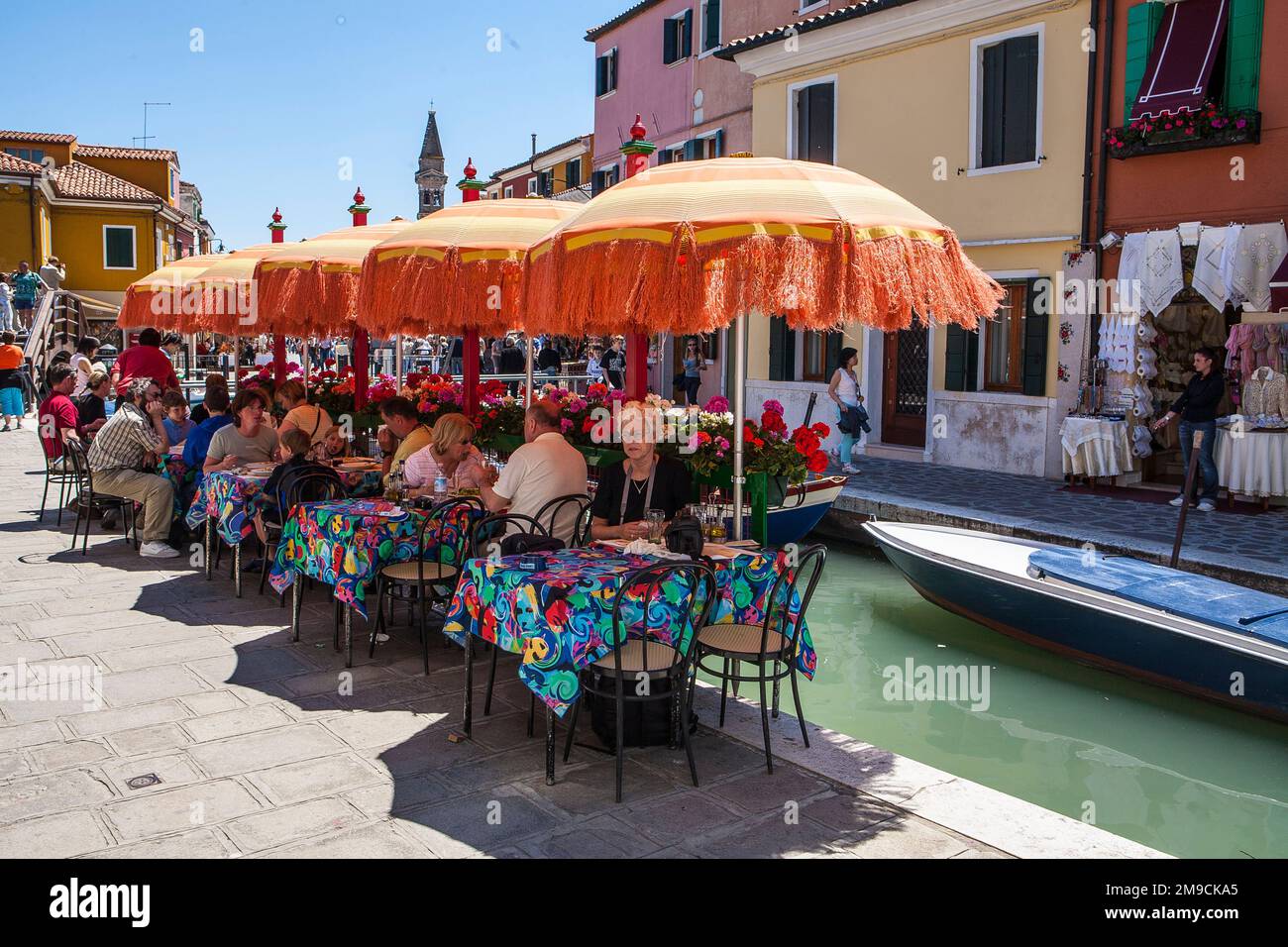 Buildings next to water in venice hi-res stock photography and images ...