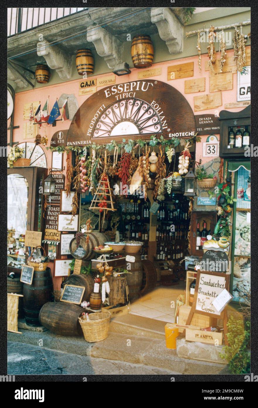 General store front hi-res stock photography and images - Alamy